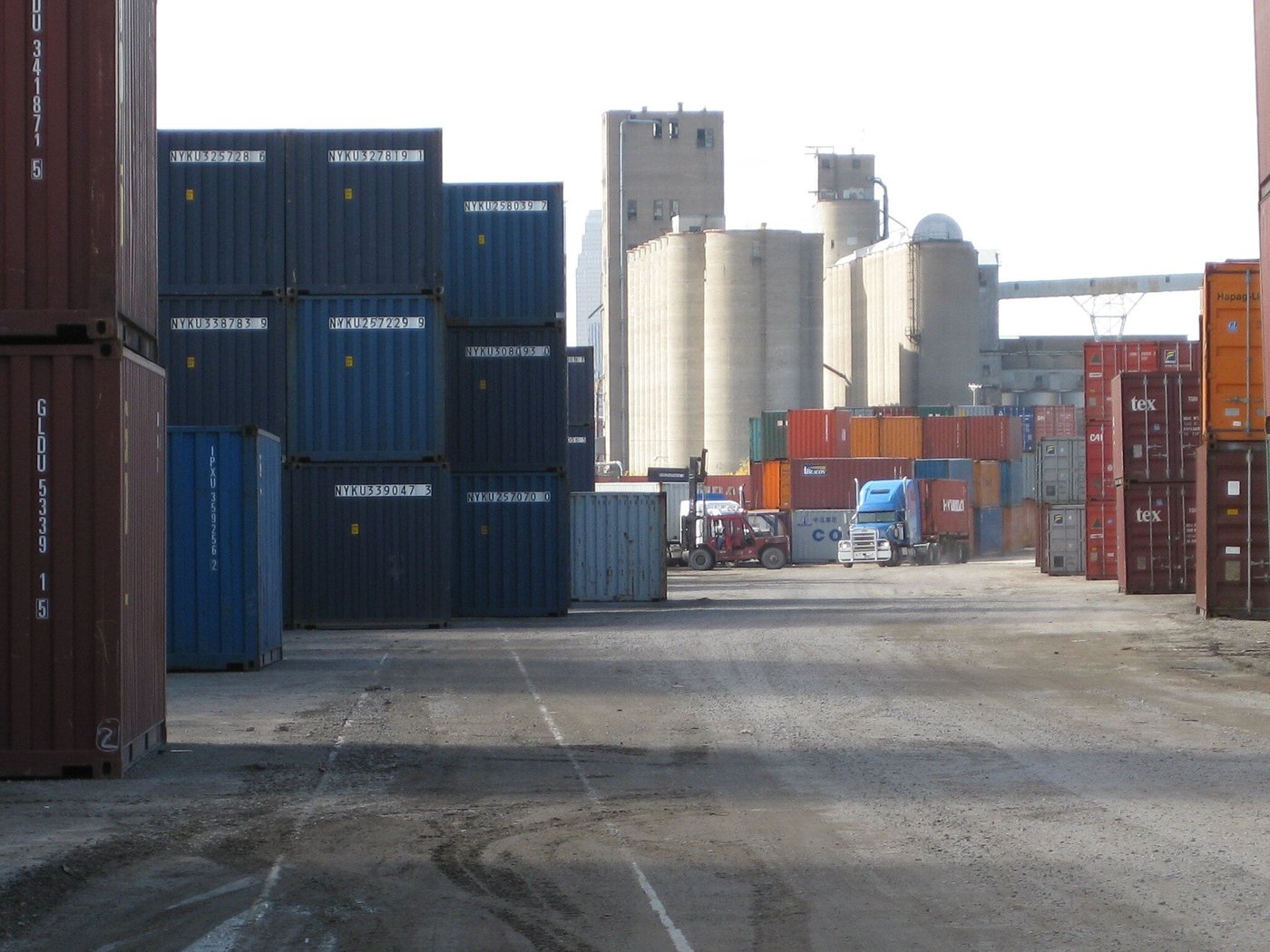 Key Factors That Impact the Cost of a Shipping Container