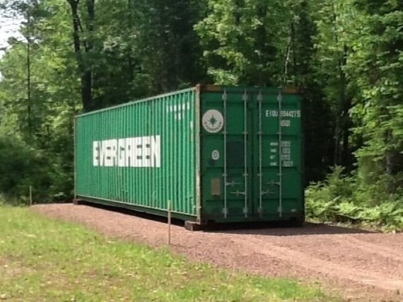 How many bales of hay fit inside a shipping container? — Super Cubes